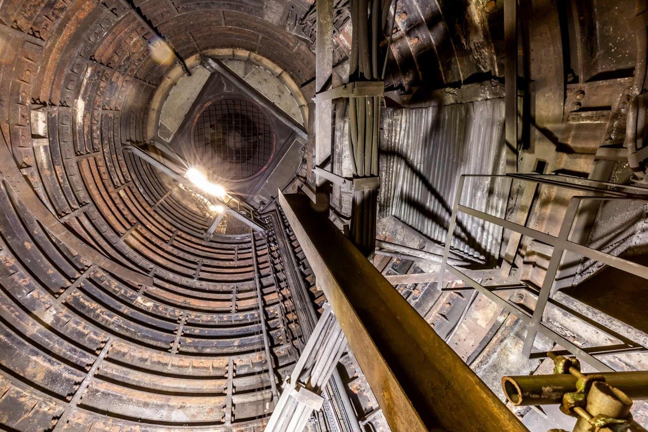 London's abandoned underground in pictures - London Daily