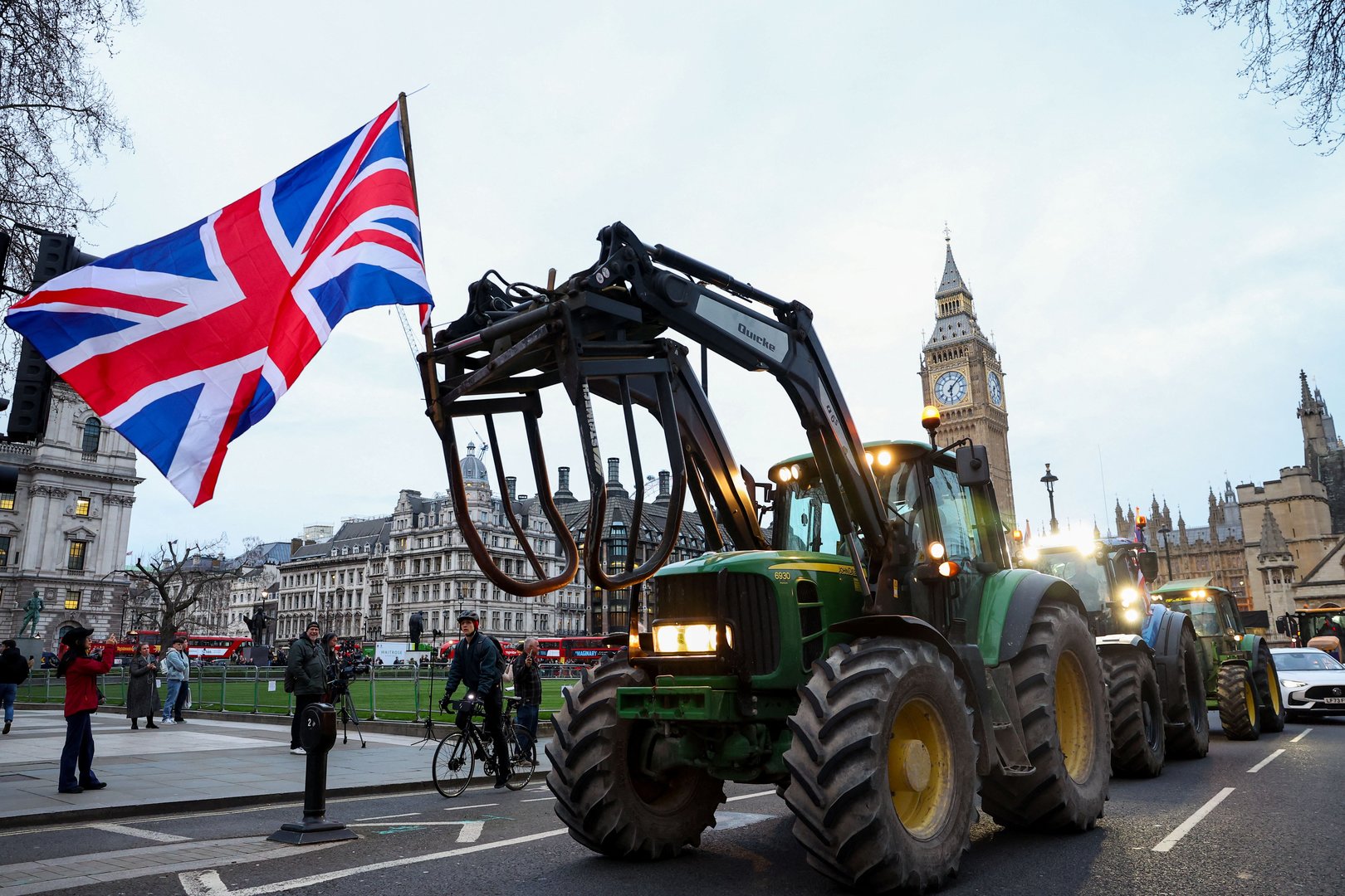 British farmers protest outside parliament over food imports - London Daily