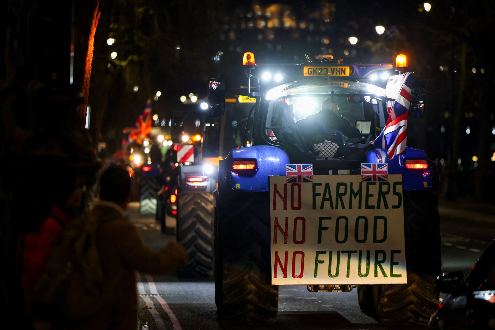 British farmers protest outside parliament over food imports - London Daily